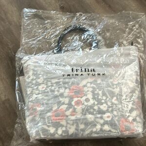 Trina Turk | Bags | Trina Turk Double Handled Print Tote W Detachable ...